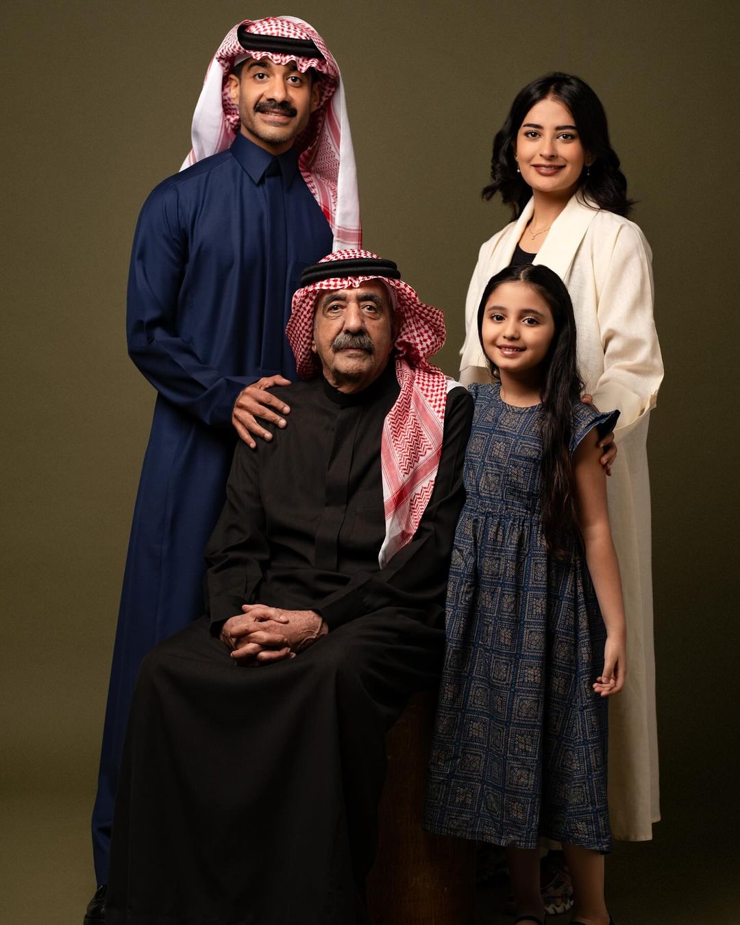 علي الكلثمي يحقق الفوز كأفضل مخرج قادم في مهرجان هوشي منه مجلة هي